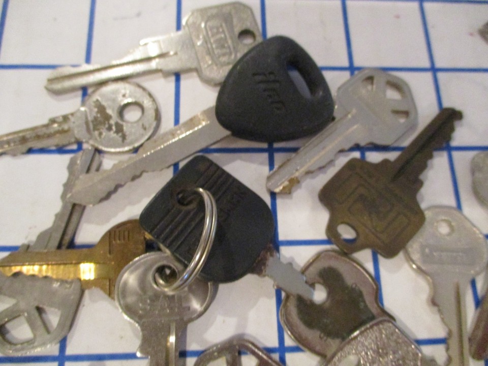 Vntg Lot 50+ Home/Auto Keys: Yale, Tita, Cole, U.S. Lock, Kwikset, HWI ...