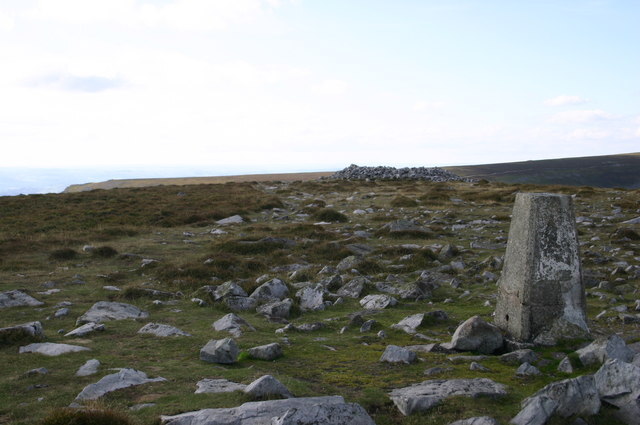 Photo 6x4 Pen Cerrig-calch Llanbedr/SO2320 The Trig Point on Pen Cerrig ...