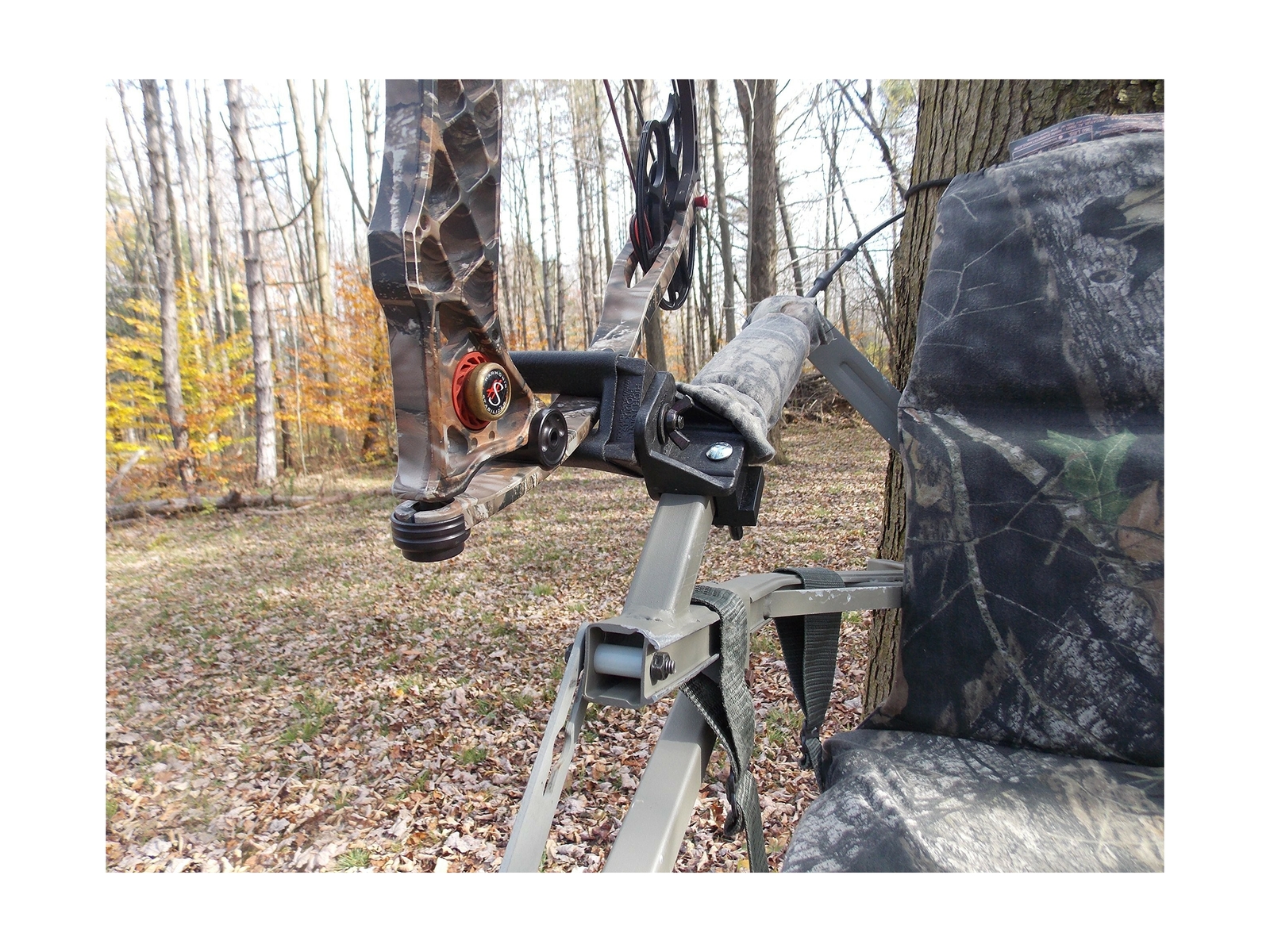 Bow Holder Tree Stand Hunting Archery Lightweight Clamp on Easy ...