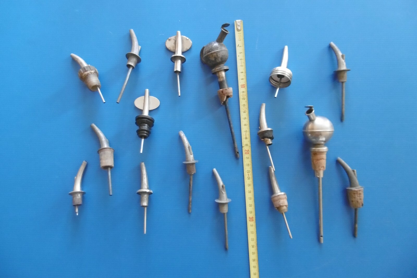 GROS LOT D'ANCIEN BEC VERSEUR - DOSEUR - RICARD - PASTIS 51 - ETC ...