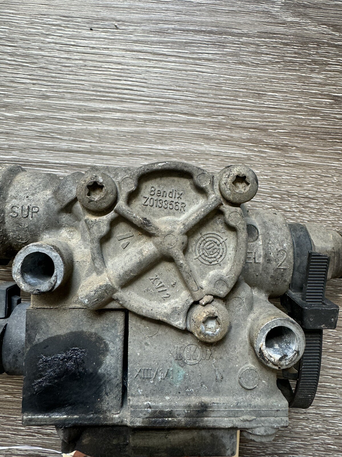 Bendix ABS Brake Valves & Air Brake Relay Valve Z013356R / T-5019483 ...