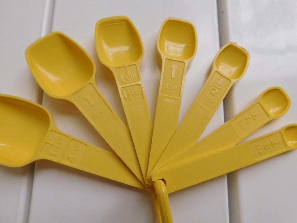 TUPPERWARE YELLOW Nesting Measuring SPOONS Complete SET 7 + Ring ...