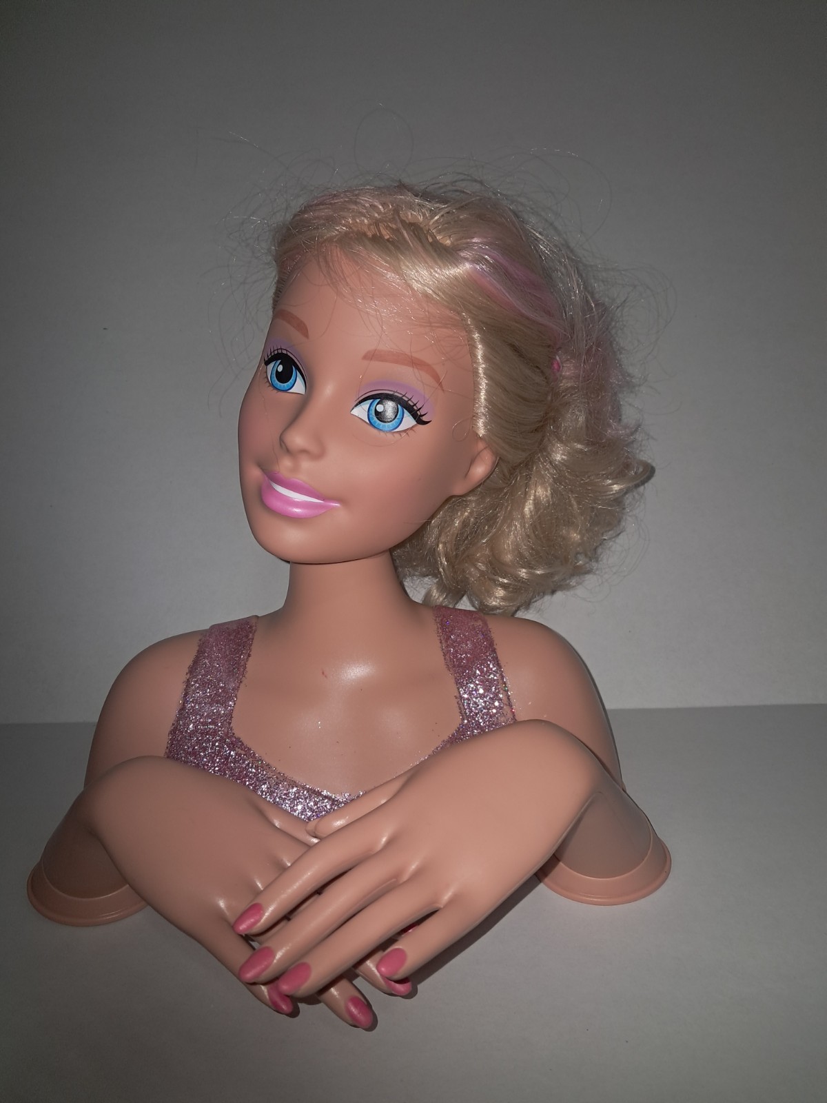 Barbie Rotating Tilting Head Styling Hair And Nail Salon Make Up Doll ...