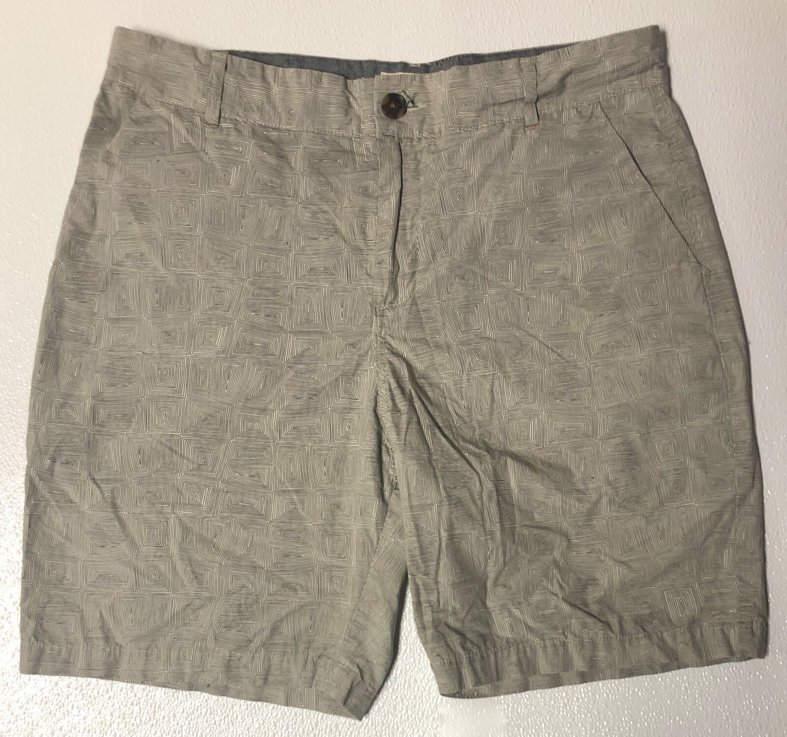 WRK MATERIALS CO GRAY GEOMETRIC PRINT SHORTS FLAT FRO… - Gem