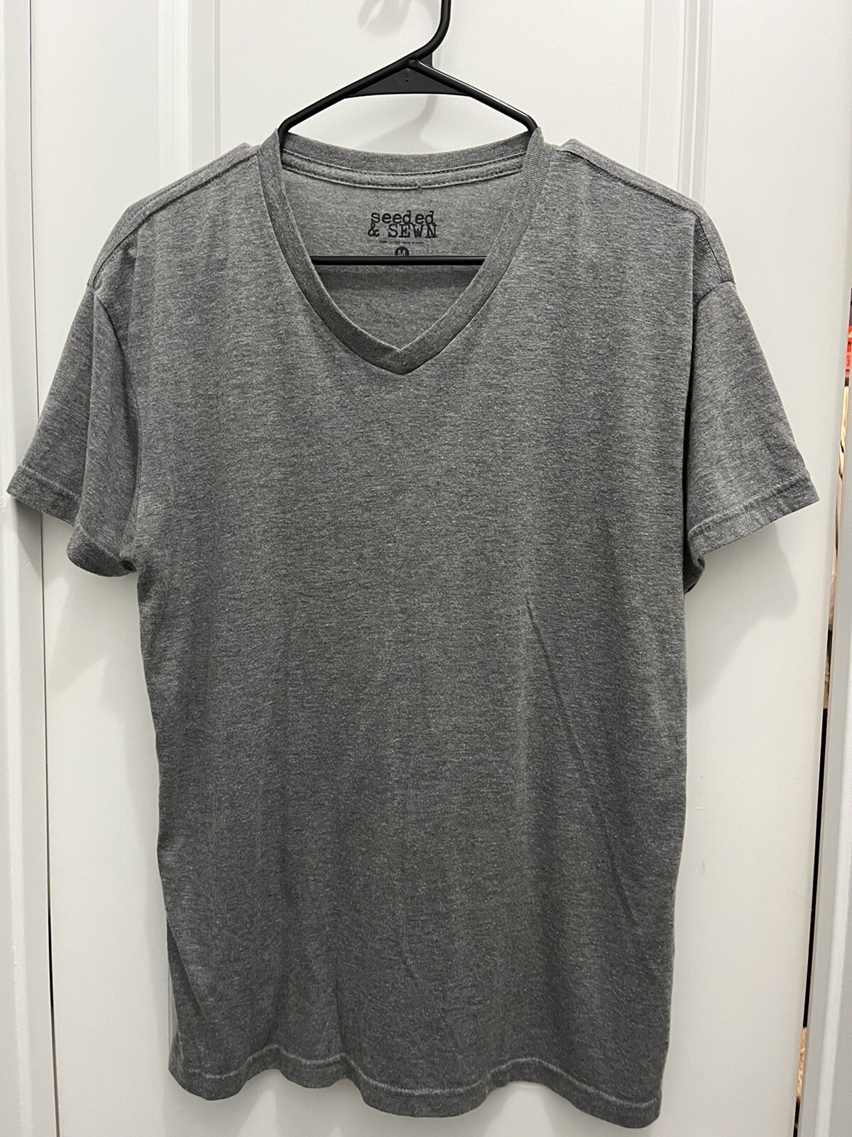 Men’s Seeded & Sewn V-Neck T-Shirt Medium | eBay