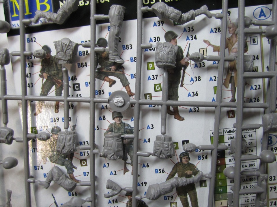 Master Box 35164 - 1/35 - US Paratroopers & British Tankman France 1944 ...