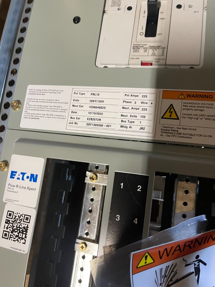 EATON 225 AMPS 250 VOLTS 72 CIRCUITS 3 PHASE BOLT ON PANEL BOARD W ...