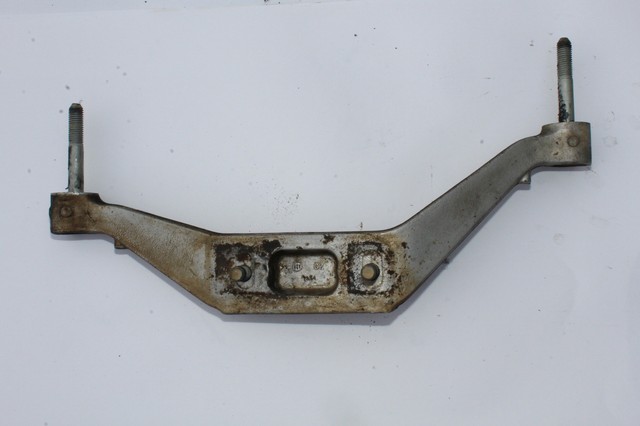 1999-2002 Chevrolet Silverado Front Differential Carrier Mount Bracket ...