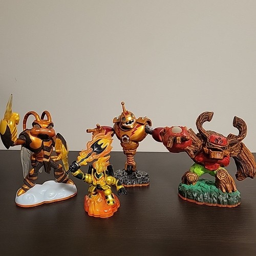 Skylanders Giants Figure Lot Of 4 Legendary Ignitor, Bouncer, Swarm ...