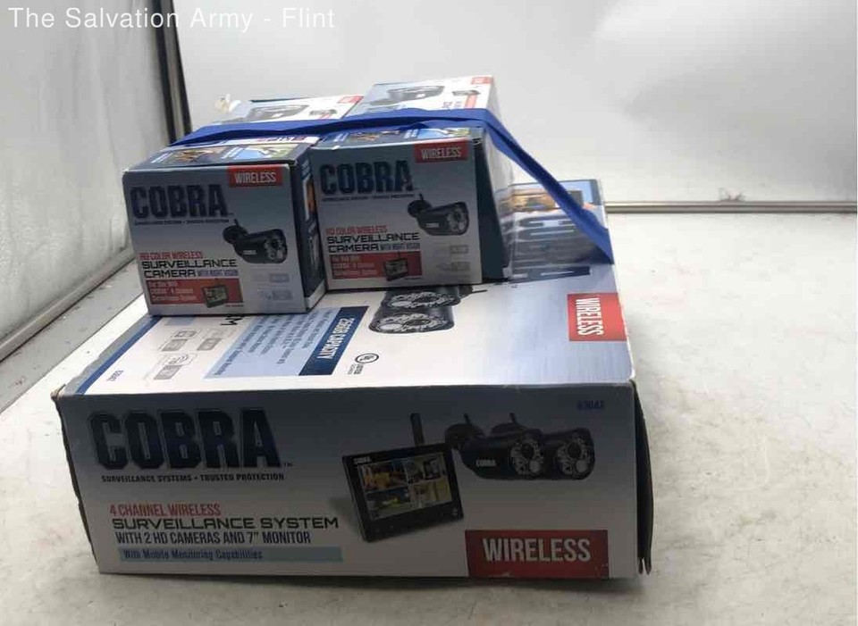 Cobra 4-Channel 2 HD Cameras And 7 Inch Monitor Wireless Surveillance ...