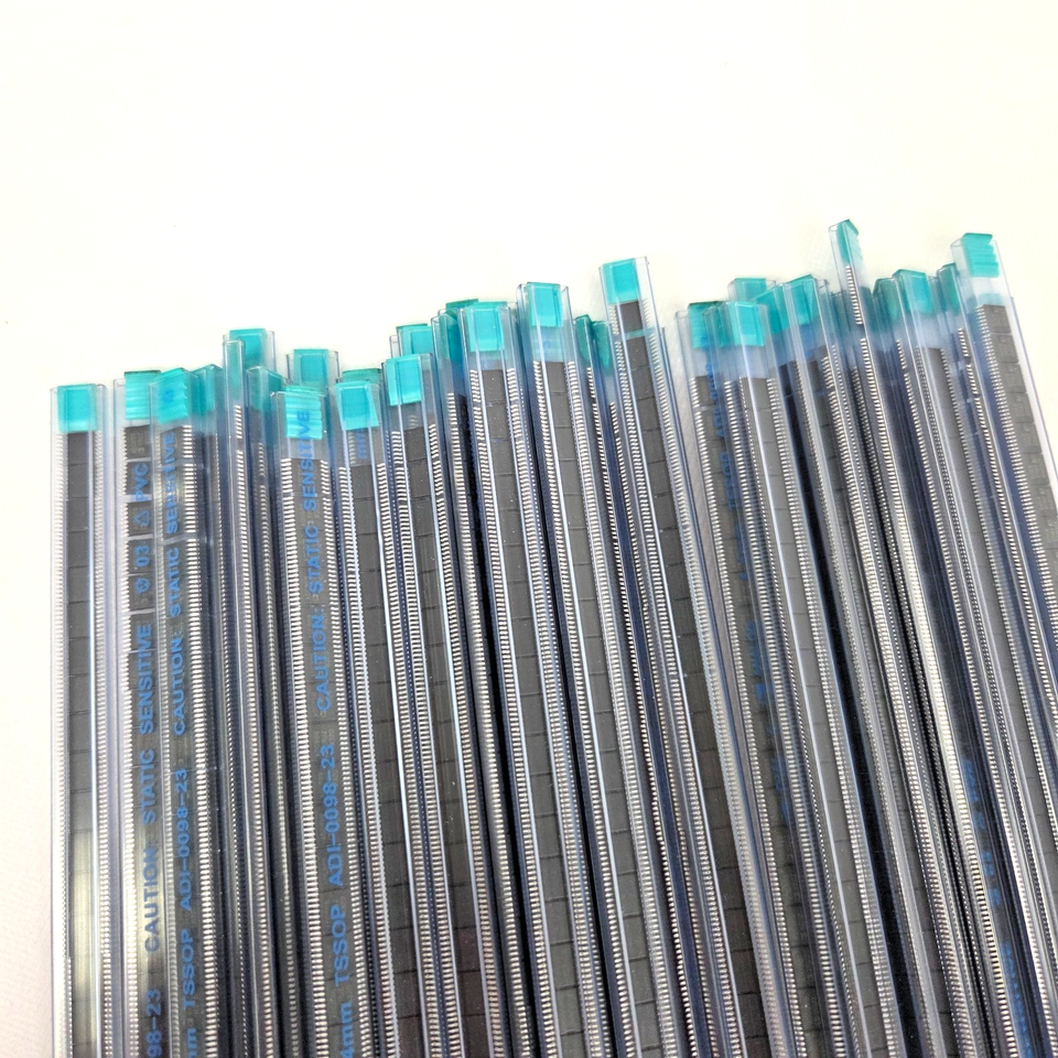*LOT OF 4700 Analog Devices ADG888 Analog Switch Integrated Circuits 16 ...