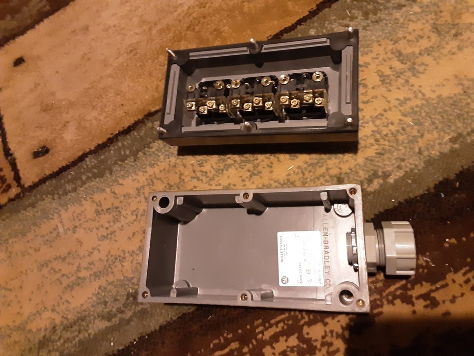 ALLEN BRADLEY FWD/REV/STOP CONTROL SWITCH W/ENCLOSURE 800H- | eBay