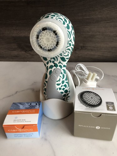 Clarisonic PLUS Sonic Skin Cleansing Face & Body 2 Brush Heads | eBay