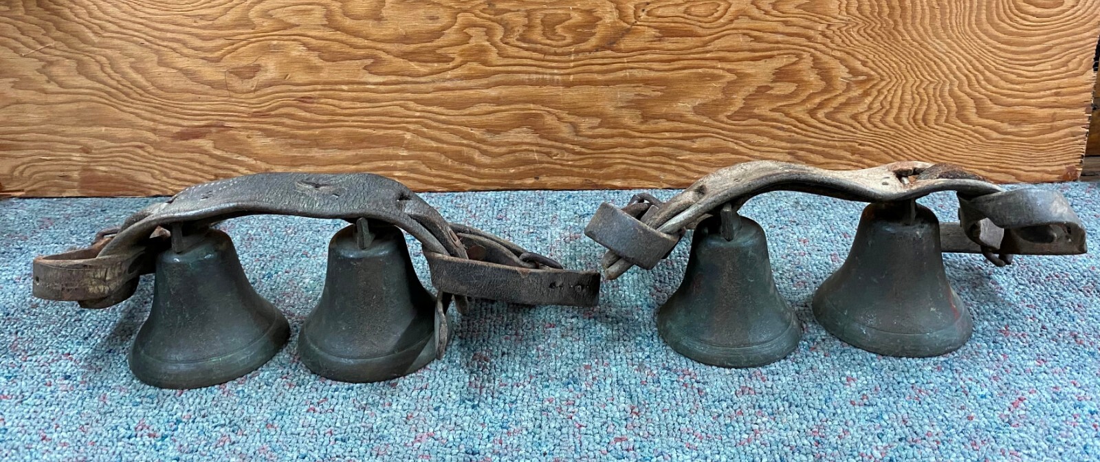 Set ANTIQUE BRASS SHAFT BELLS SLEIGH w/ Leather Straps 4 BELLS Horse ...