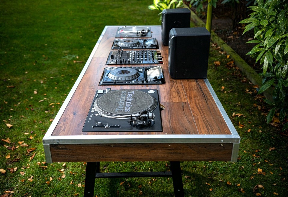DJ Table/ Desk for Pioneer CDJ's, Technics, DJM 900 (Equipment not ...