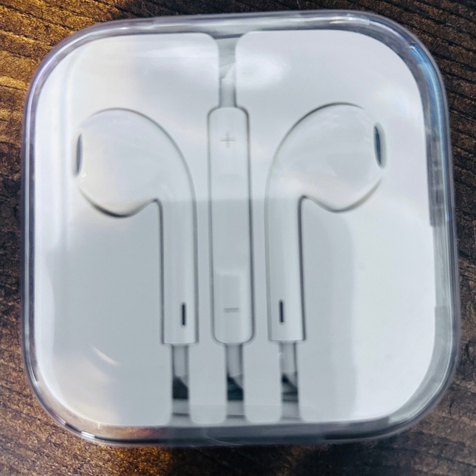 Apple EarPods with Lightning Connector White Wired Headphones In Case ...