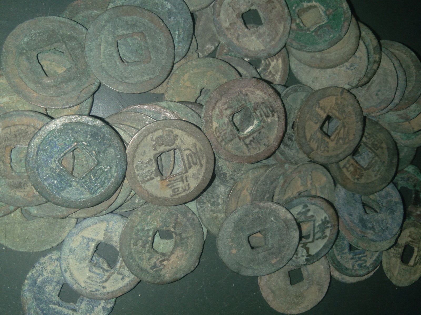 Ancient Chinese treasure found. Coins 960-1126 AD . Sung Dynasty coin ...