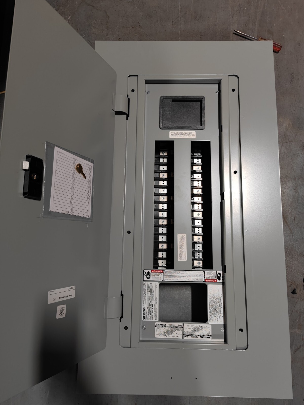 SIEMENS 250 AMP 480Y/277V 3PH/4W 30 Cir PANEL NEMA 1 Enclosure ...