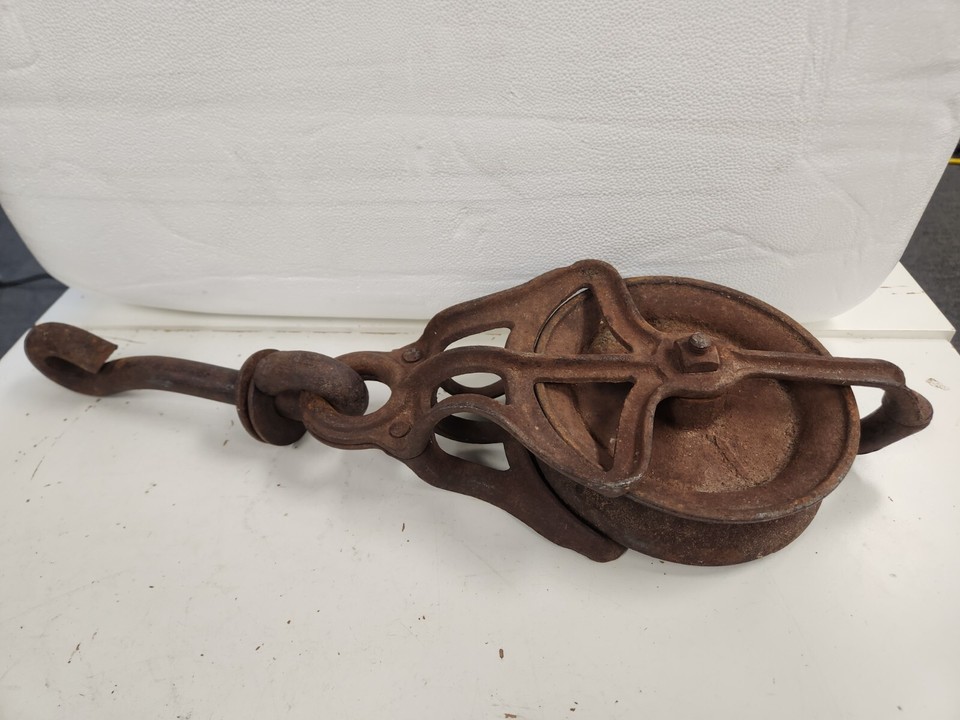 Vintage/Antique Cast Iron Hay Trolley Barn/Farm Pulley Rustic Decor ...