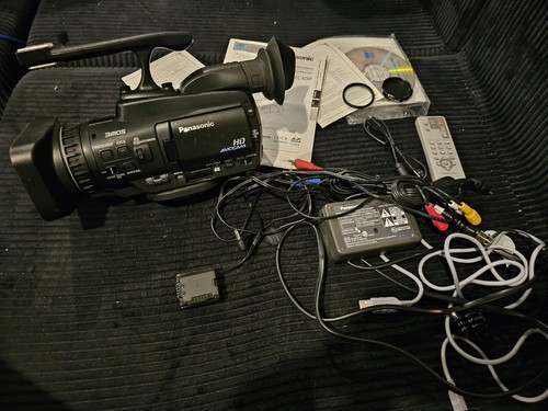 Panasonic AG-HMC40P 3MOS HD AVCCAM With Tripod | eBay