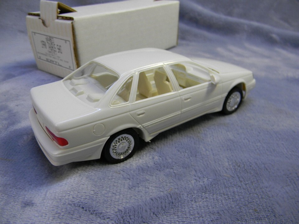 1/25 SCALE 1990 AMT FORD TAURUS SHO WHITE DEALER PROMOTIONAL CAR-MIB | eBay