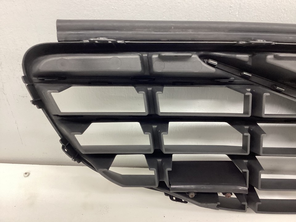 14-17 Volvo XC60 Upper R-Design Grille Assemby w/ Adaptive 31425885 ...