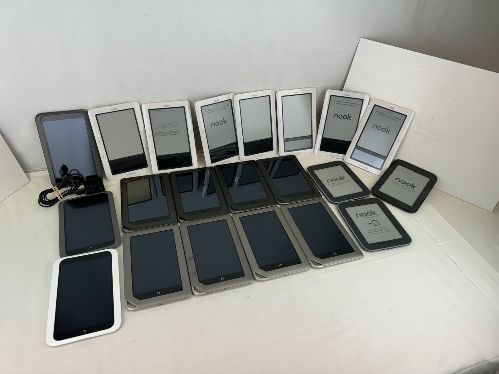 Nook - Lot of 21 - Simple Touch - GlowLight - Nook Color - Tablet ...