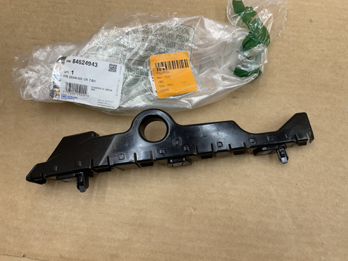 721675 Chevrolet Silverado 1500 2019-2025 Front Bumper Bracket RH OEM ...