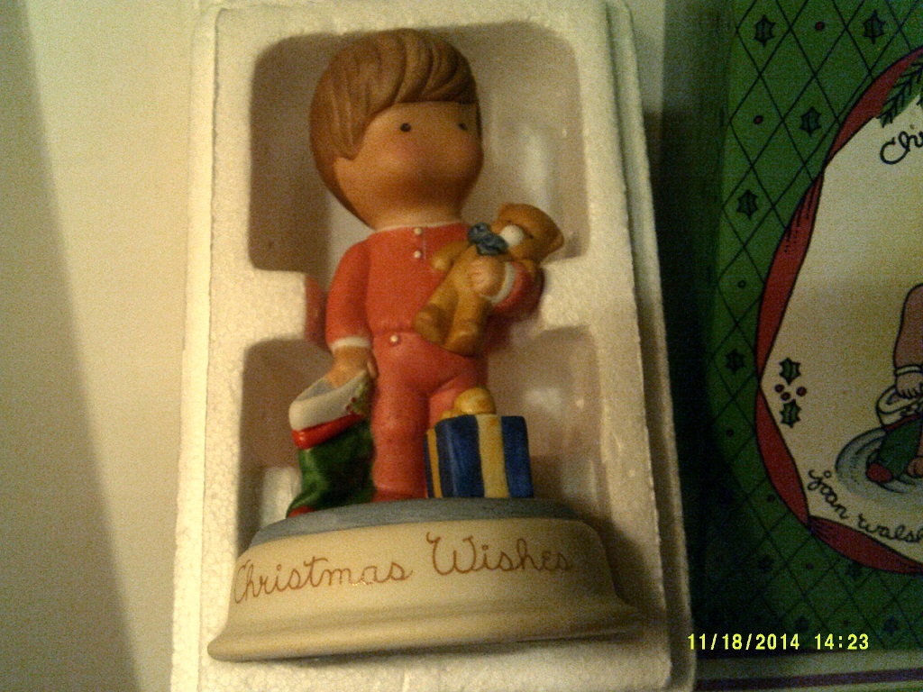 VTG 1987 AVON JOAN WALSH ANGLUND JOY OF CHRISTMAS FIGURINE-NEW IN BOX ...