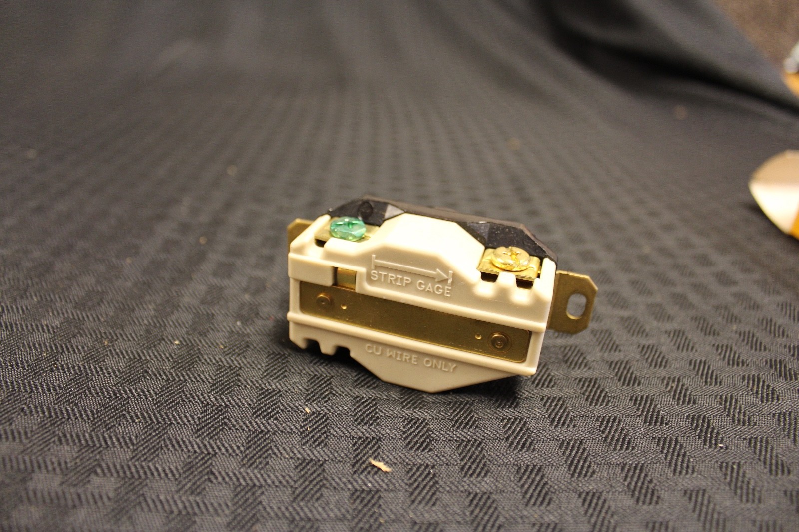 NEW Hubbell HBL2610 Twist Lock Receptacle 30 Amp 125V L5-30R | eBay