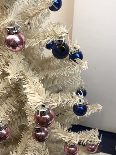 22” Ashton Drake Gene White Christmas Tree Music Box Ornaments ...