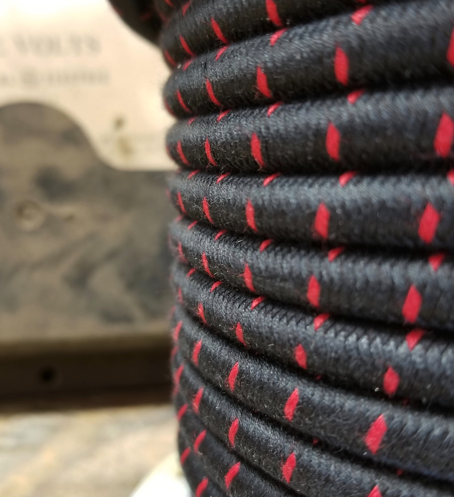 Black/Red Single Stitch Tracer Thread, Cloth Covered 3-Wire Round ...