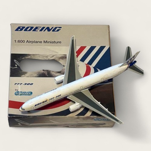 Boeing 777-300 Aircraft Miniature Model 1:600 by Gemini Jets, New ...
