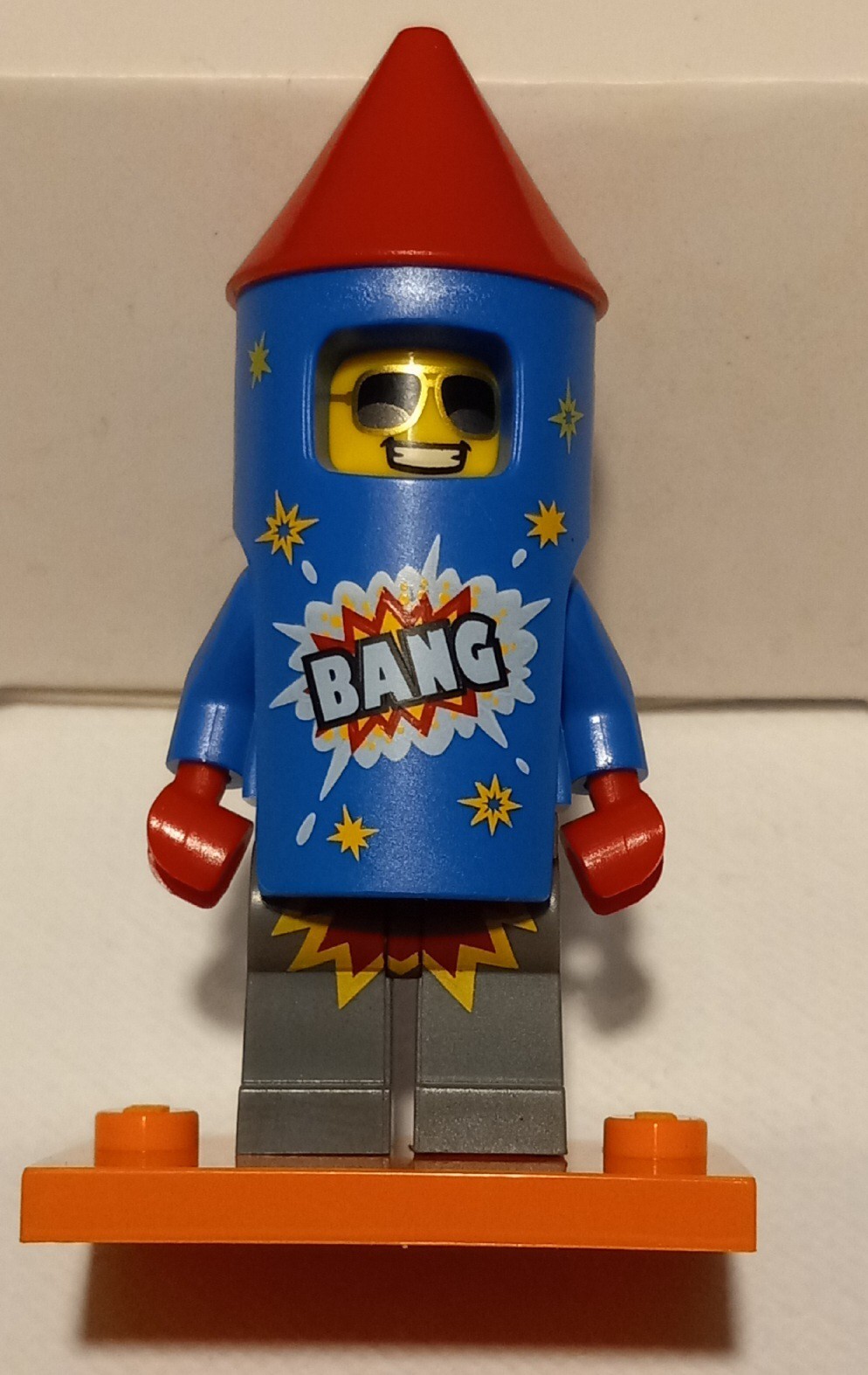 Lego 2018 Series 18 Collectible Minifigures 71021 New firework guy | eBay