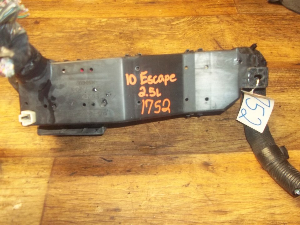 2010 FORD ESCAPE MERCURY MARINER Gas Fuse Relay Box Block Assembly OEM ...