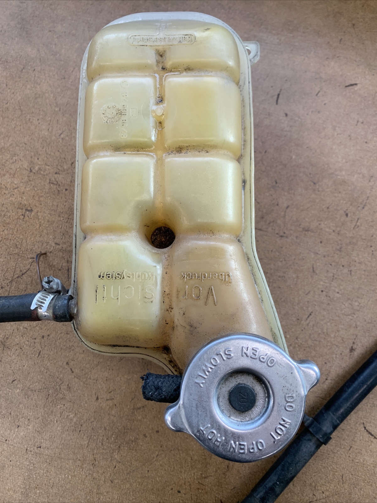 1986-1989 Mercedes 300E Radiator Coolant Overflow Expansion Tank ...