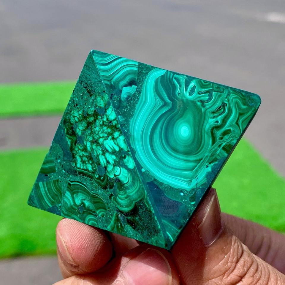 100G Natural malachite Pyramid Chakra Treatment Energy Stone Generator ...