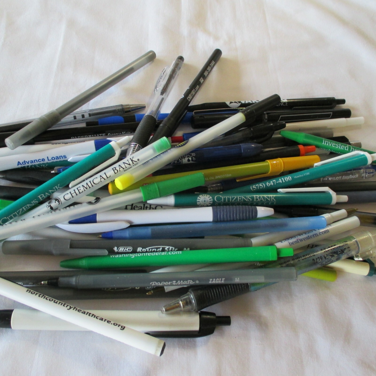 VINTAGE LOT OF 50 PENS Ball Point Pens BUSINESS ADVERTISEMENT Mixed LOT ...