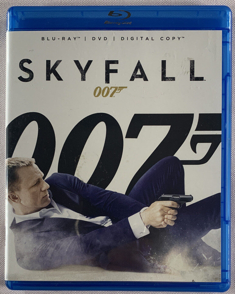 Skyfall (Blu-ray/DVD, 2-Disc Set, Includes Digital Copy UltraViolet ...