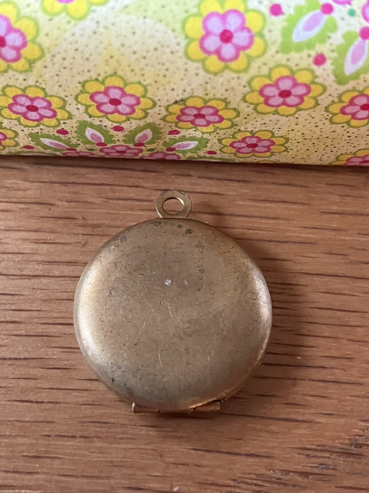 Vintage 1940’s Floral Etched BRASS LOCKET PENDANT Rou… - Gem