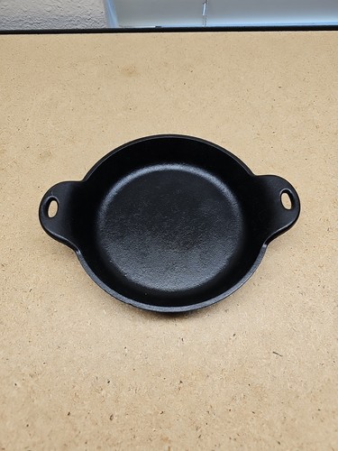 Lodge 6" Round Mini Cast Iron Skillet Baking Dish Server w/ Side ...