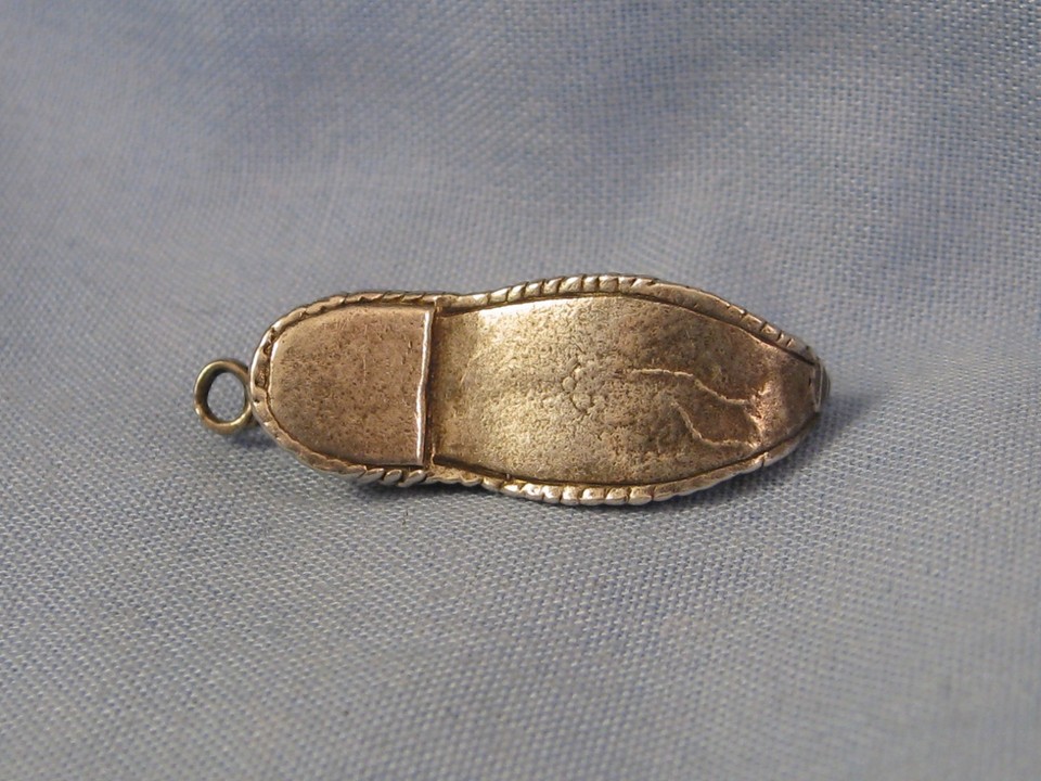 NICELY MADE VINTAGE SILVER MINIATURE ARABIAN PERSIAN SLIPPER SHOE CHARM ...