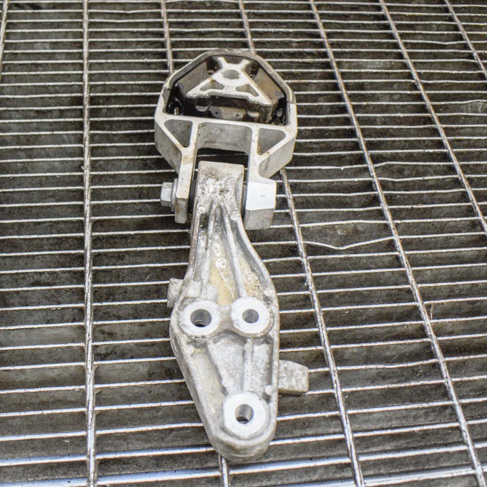 VOLVO XC40 2.0 Petrol T4 Automatic Gearbox Mount 32222105 8888763927 ...