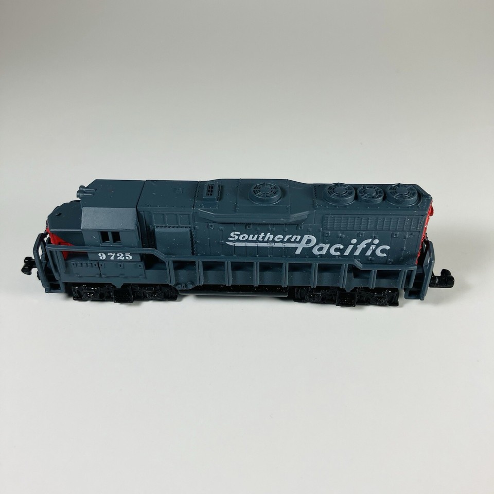 NEW Model Train N Scale Southern Pacific 9725 Diesel Locomotive Non ...