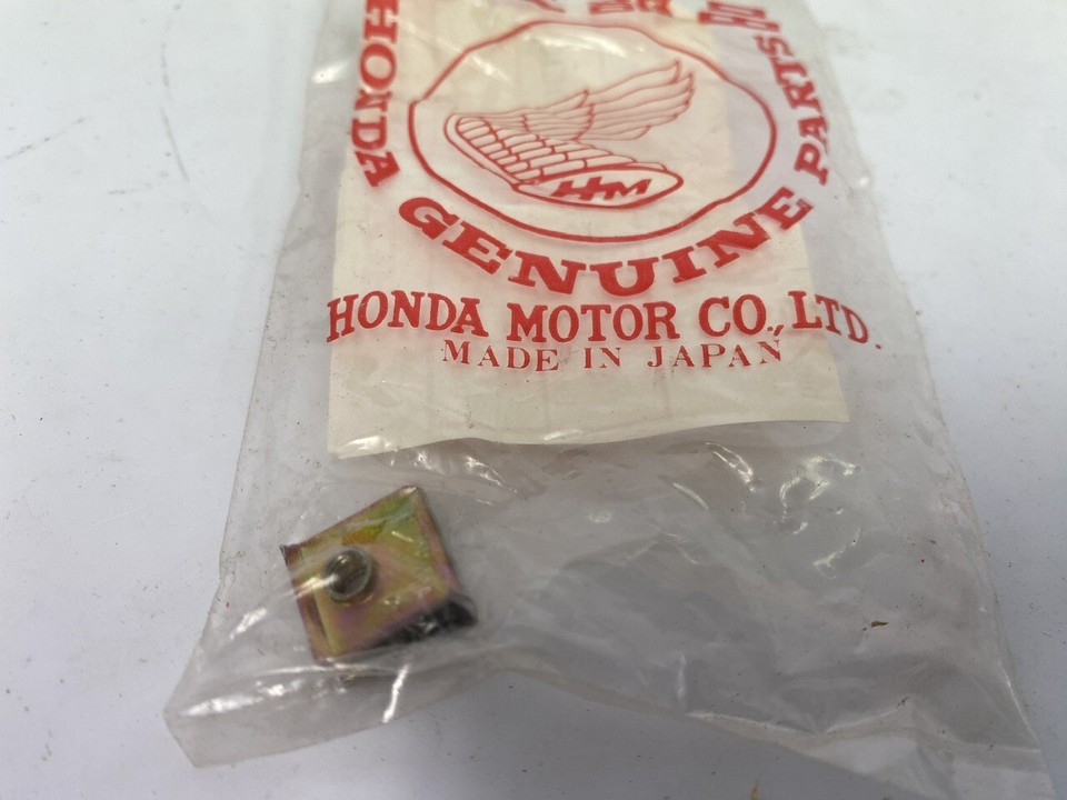 NOS OEM HONDA 4mm MOUNTING SCREW FAIRING BODY INSTRUMENT NUT CLIP GL ...