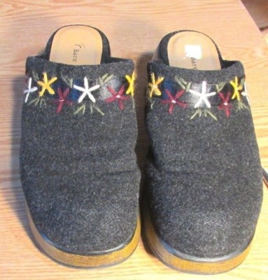 BARE TRAPS WOOL LOOK FLOWER EMBROIDERED CLOGS 9B YELLOW WHITE BURGUNDY ...