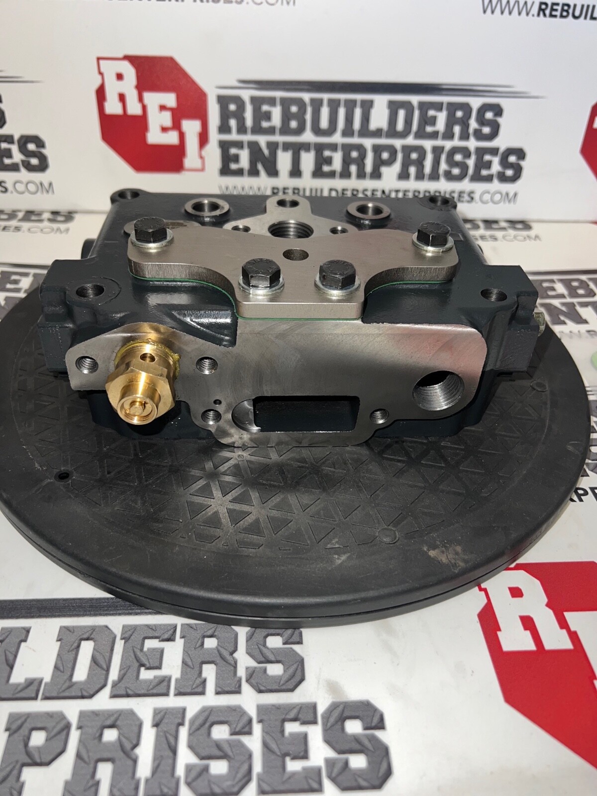 Bendix TF550-750 Air Compressor Cylinder Head Complete 107082 | 107516