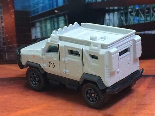 JURASSIC WORLD InGEN Soldier Tactical Vehicle Textron Tiger in 1/64 ...
