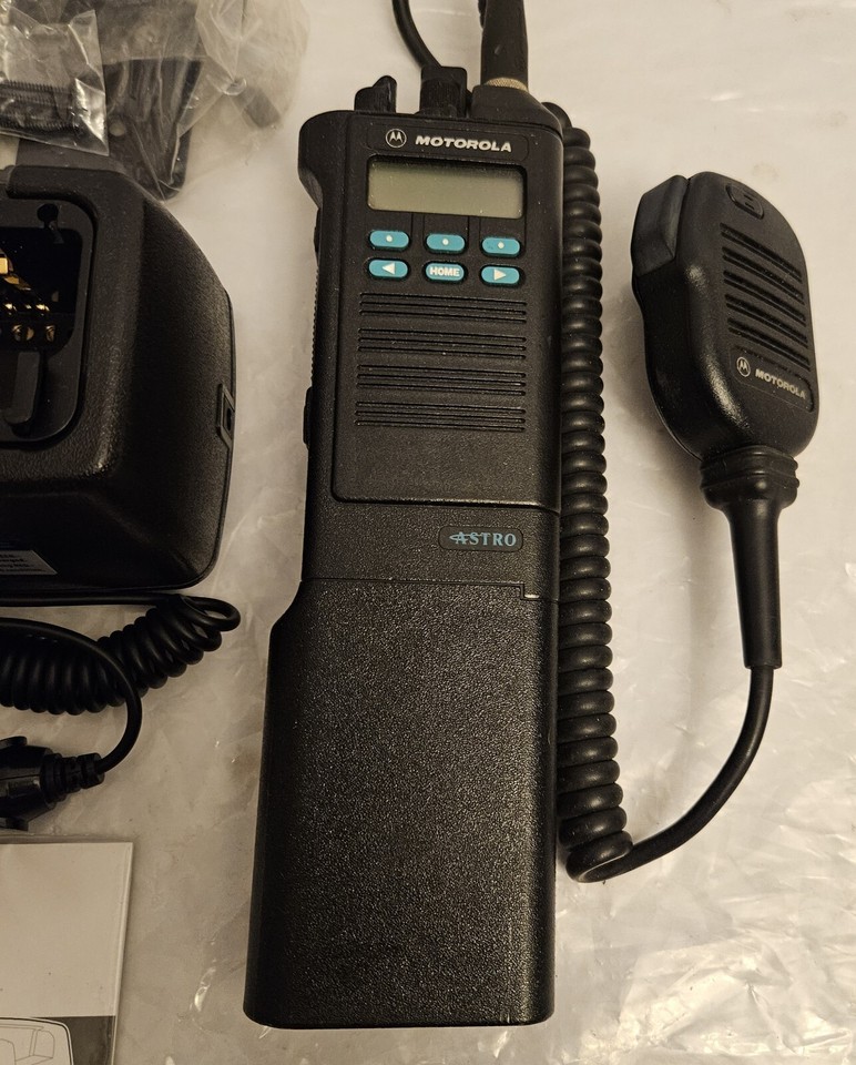 Motorola Astro Saber Model II Walkie Talkie & Endura EC1M Rapid Charger ...