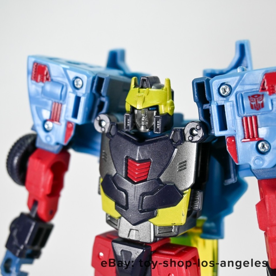 TRANSFORMERS Legacy United Cybertron Universe HOT SHOT Deluxe Class ...